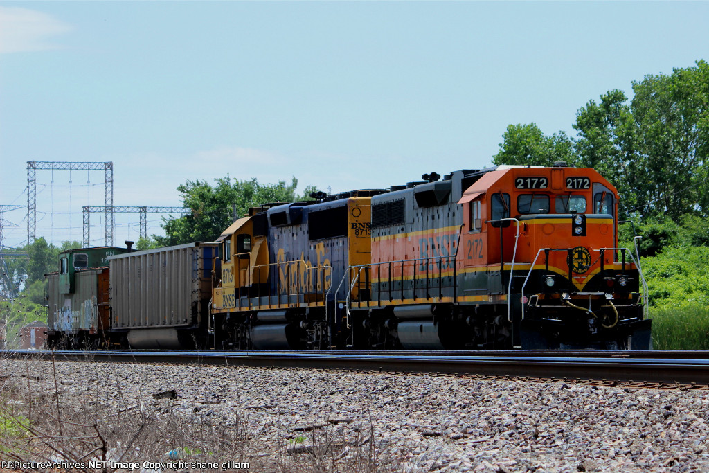 BNSF 2172 is on yard duty at north st louis.